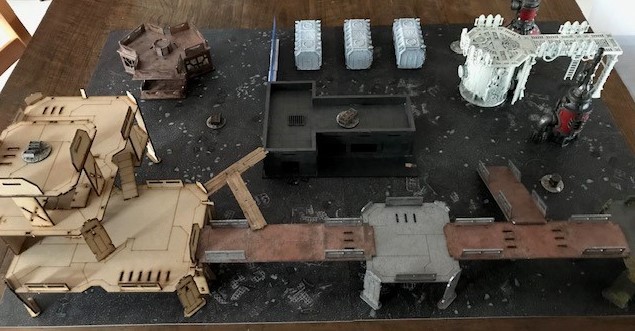Creating a battlefield for Combat Patrol games at home :: Creepy-corridor